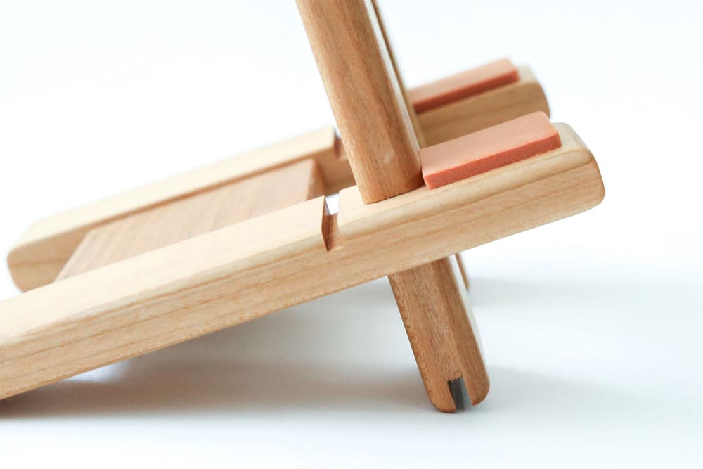 Asahikawa craft Moku LIFE PRODUCT Tablet stand | 無垢にこだわる旭川家具・飛騨家具の専門店 ...